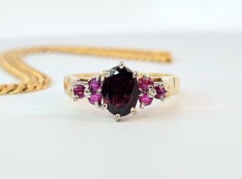 DELICIOUS 9ct Yellow & White Gold Natural Garnet & Ruby Dress Ring ...