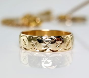 VINTAGE 9ct Yellow Gold Patterned Friendship Ring. | Jewellery Past and ...