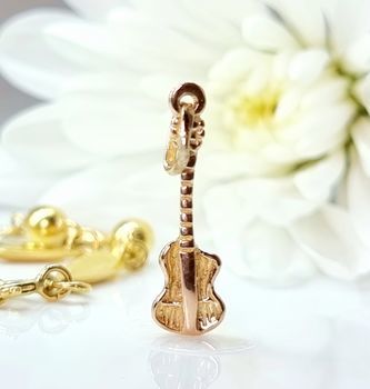 CUTE 9ct Yellow Gold Electric Guitar Charm. | Jewellery Past and Present