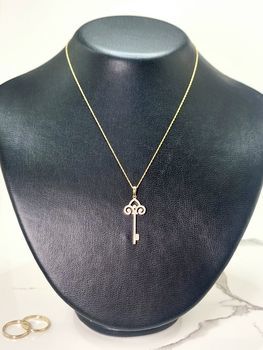 GORGEOUS 10ct Yellow Gold 0.20ct Diamond Key Pendant & 10ct Gold Chain ...